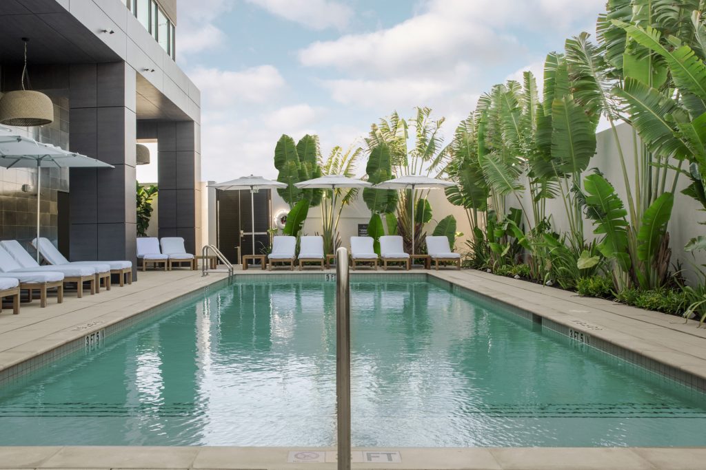 ette hotel Amenities | Orlando Hotel With An Outdoor Pool
